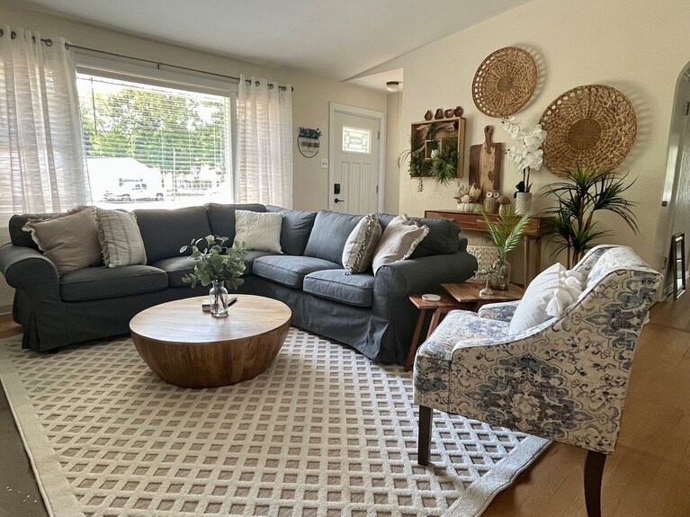 Beautifully Decorated Quiet Retreat With Firepit - Beavercreek, OH