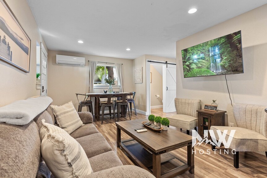 Two-story Midtown Homenewly Renovated, Fire Pit, And Peaceful Outdoor Space For Relaxation! - 코어 드얼린