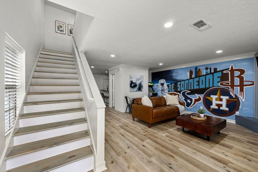 Dual Remodeled Townhomes With Arcade Games And Private Patios - Houston