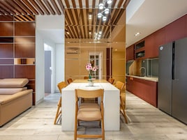 Apartamento Deluxe, 1 quarto, Vista para a cidade | Cozinha privada | Um micro-ondas, uma máquina de lavar louça, utensílios de cozinha