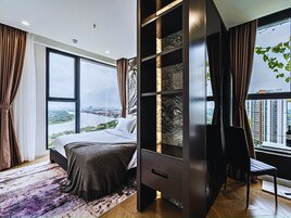 Apartamento Deluxe, 3 quartos, Vista para a cidade | Secretária, secretária adequada para computadores portáteis 