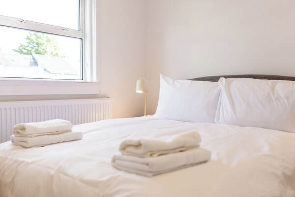 Bright & Airy 2bd - 10min Walk To Centre - Cheltenham