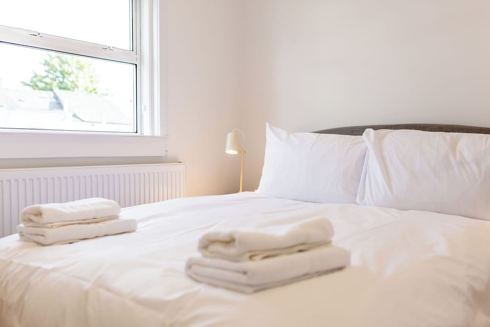 Bright & Airy 2bd - 10min Walk To Centre - Cheltenham