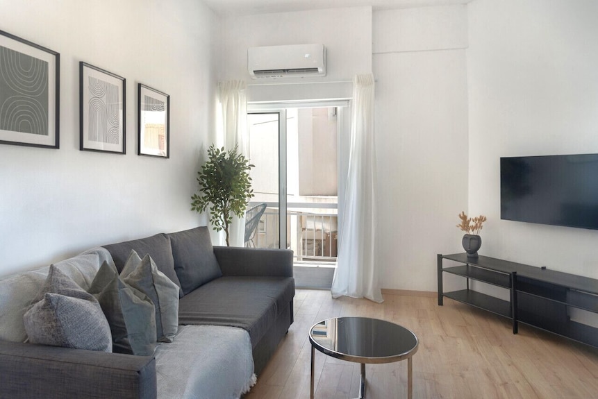 Phaedrus Living: City Breeze Residences Urbanity - 라르나카