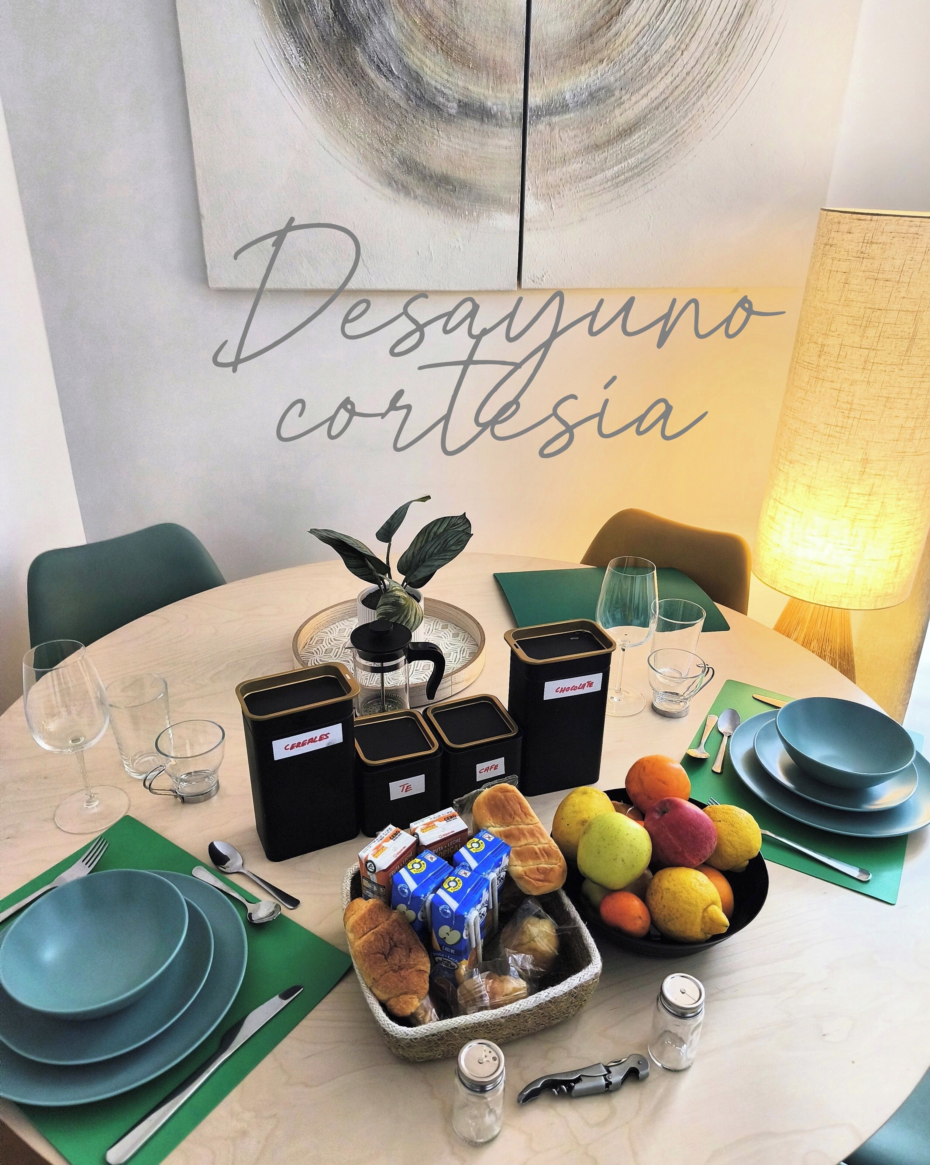 Pequeno-almoço self-service incluído nos dias úteis 