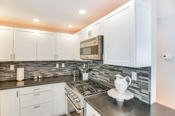 Coastal-modern Home < 3 Mi To Charlestown Beach! - Charlestown, RI