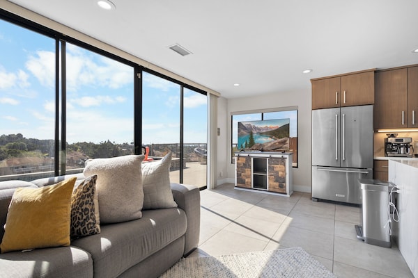 Stylish Pool & Stunning Views - Spring Valley, CA