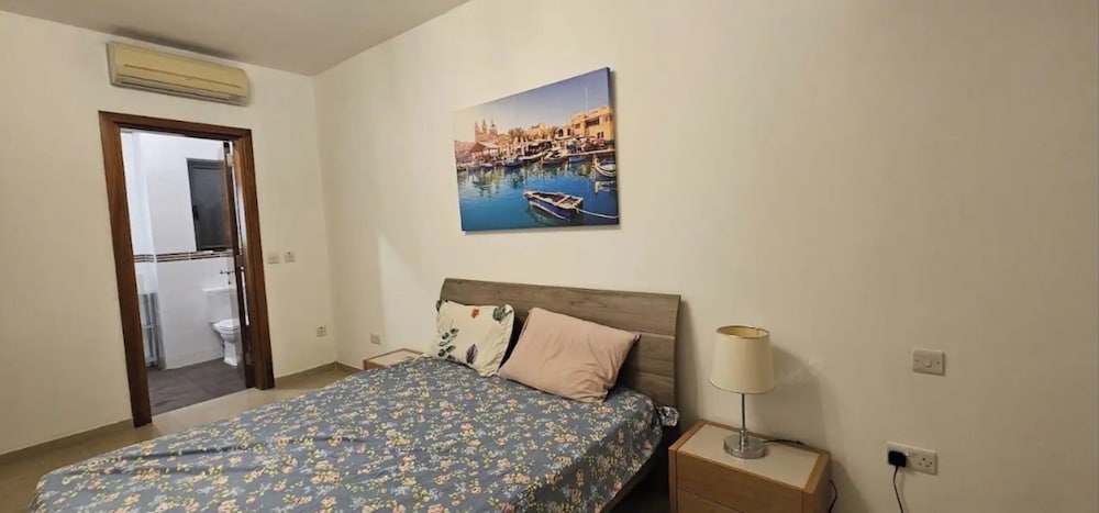 Front Sea View 3 Bdr Huge Apartment Sliema Parking - Valletta, Malta