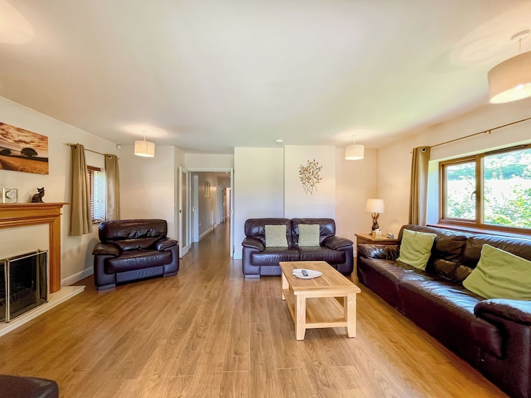 4 Bedroom Accommodation In Compton Martin, Near Cheddar - Cheddar