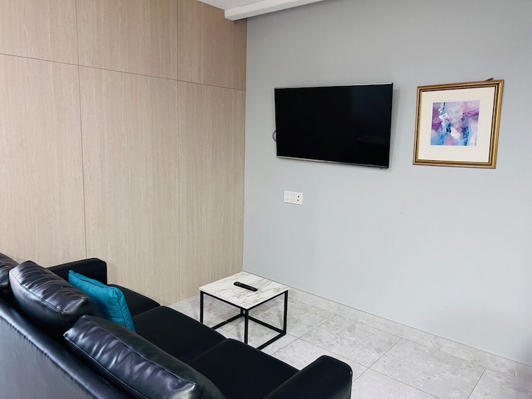 One Bedroom Deluxe Spa Apartment - Wickham