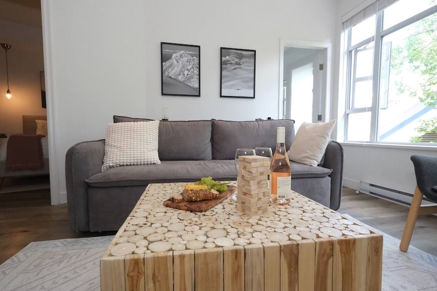 2br 2ba Village Escape W/ Updated Hot Tub, Perfect Location & Mountain Views - Whistler