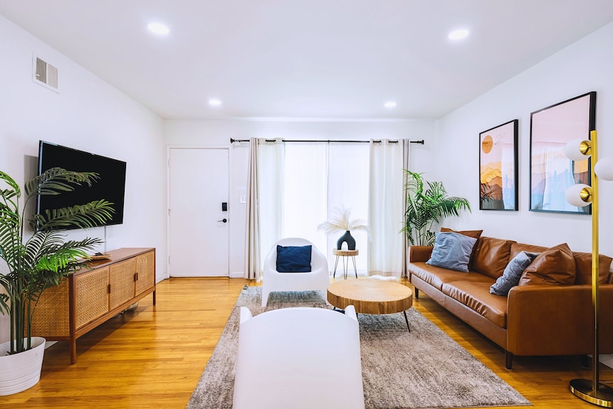 Disney Getaway: 8-min Drive + Cozy Yard & Firepit - Fullerton, CA