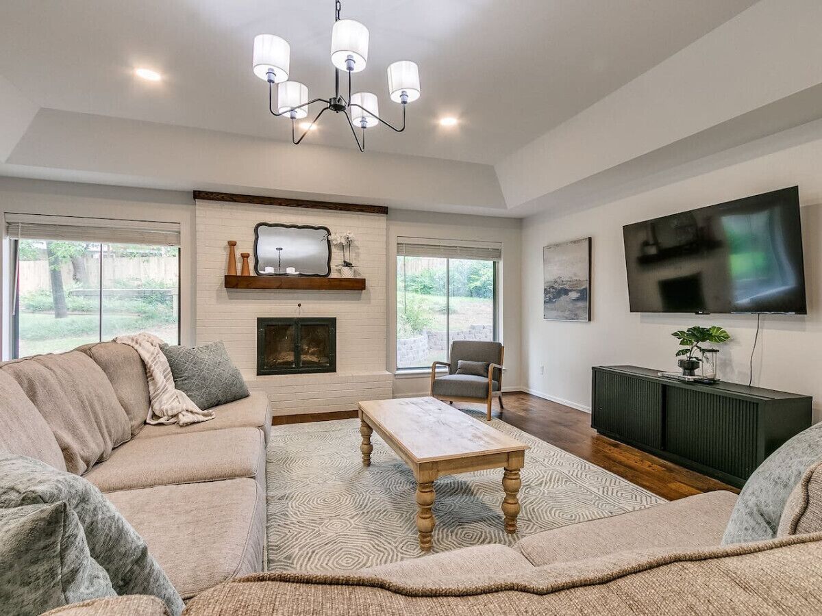 Tranquil Updated 3bed Pool Home - Edmond, OK