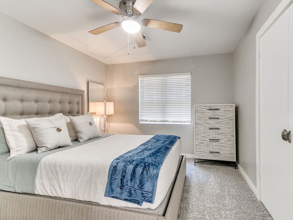 Village Vibes - Relaxing Retreat - Edmond, OK
