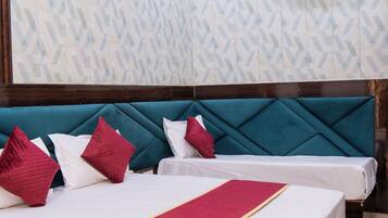 Quarto Duplo Deluxe | Cofre no quarto, secretária