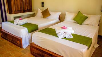 Quarto triplo conforto, vista para o jardim | Wi-Fi de cortesia, acesso para cadeiras de rodas