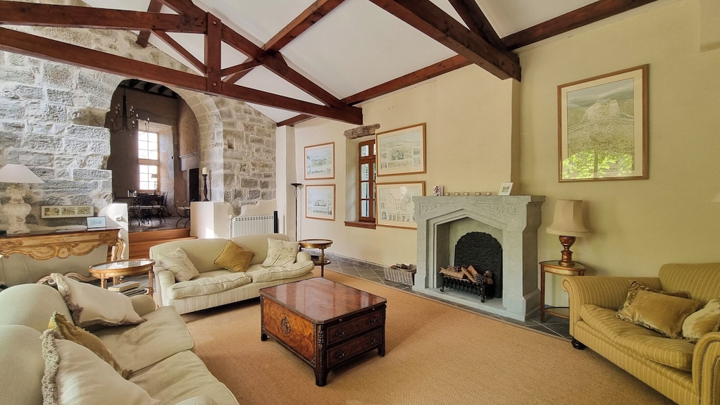 Medieval Castle Apartment Near Historic Mirepoix - Ariège