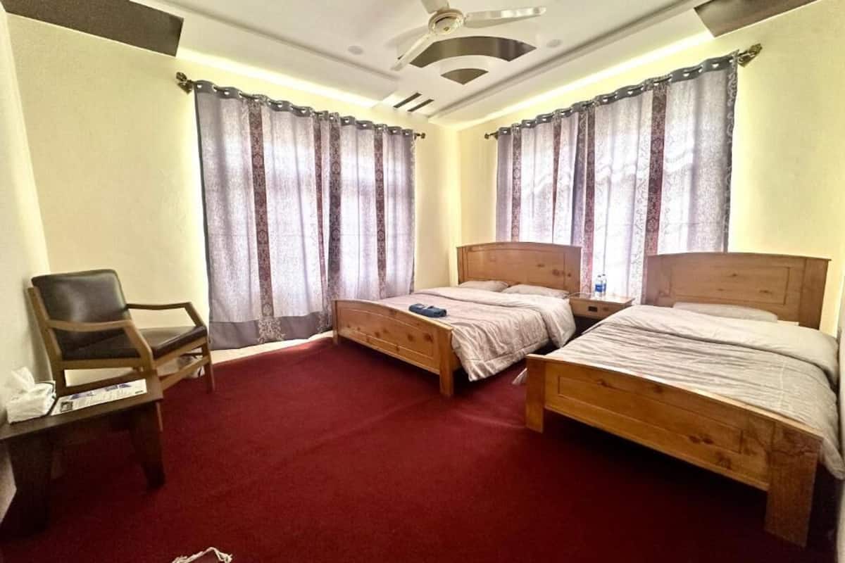 Quarto casal luxo | Quartos à prova de som, ferros/tábuas de passar roupa, Wi-Fi de cortesia