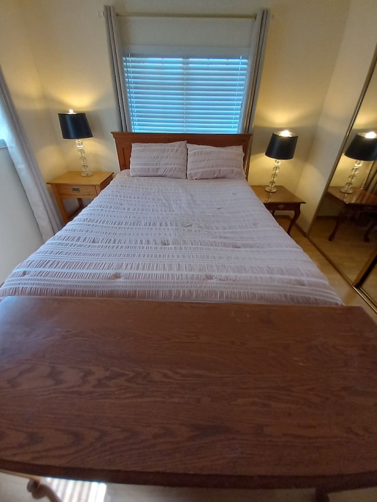 Light And Airy Ranch House. Detached 3 Bedroom With Fireplace - Seattle, WA