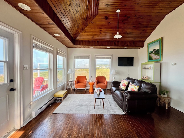 Escape To Your Private Oasis In Our Ocean Front Home With Breathtaking Views. - Newfoundland and Labrador