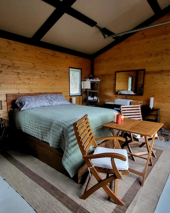 Creekside Cabin - Secluded 1 Bedroom Cabin Built With Nature In Mind - Washington