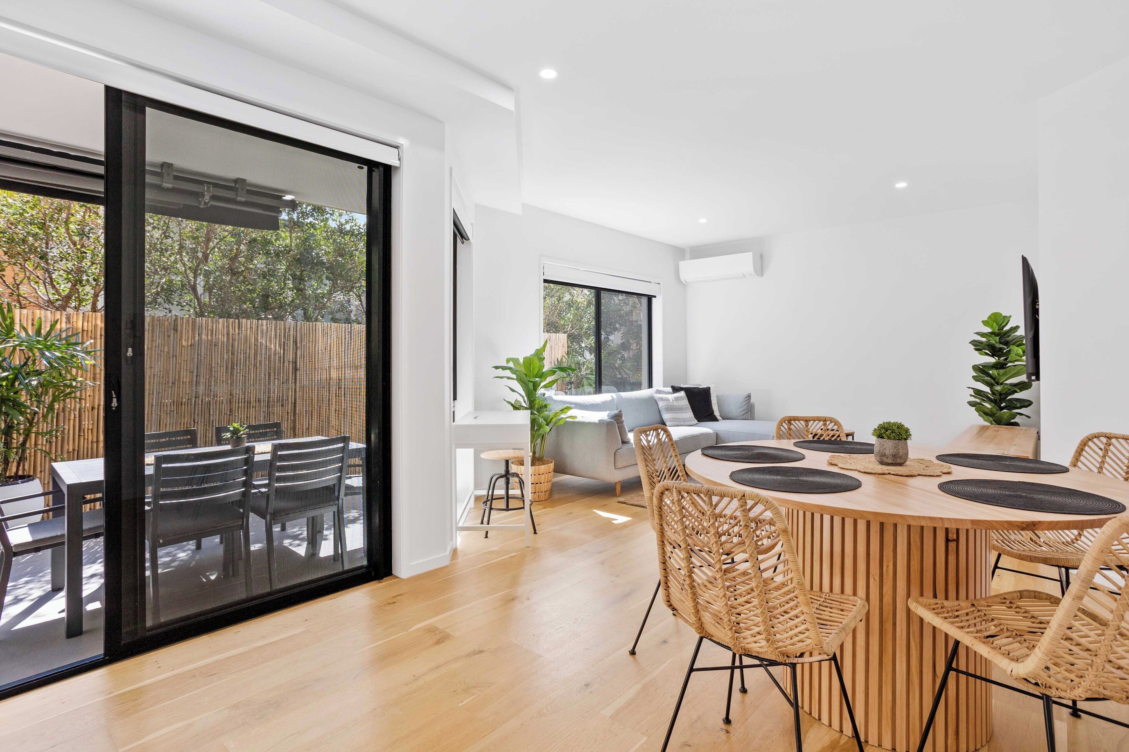 Apartamento, 2 quartos | Opções para refeição no quarto