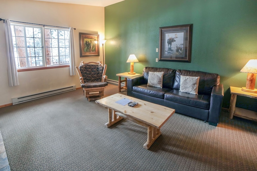 Mountain Style One Bedroom With Fireplace - Colorado