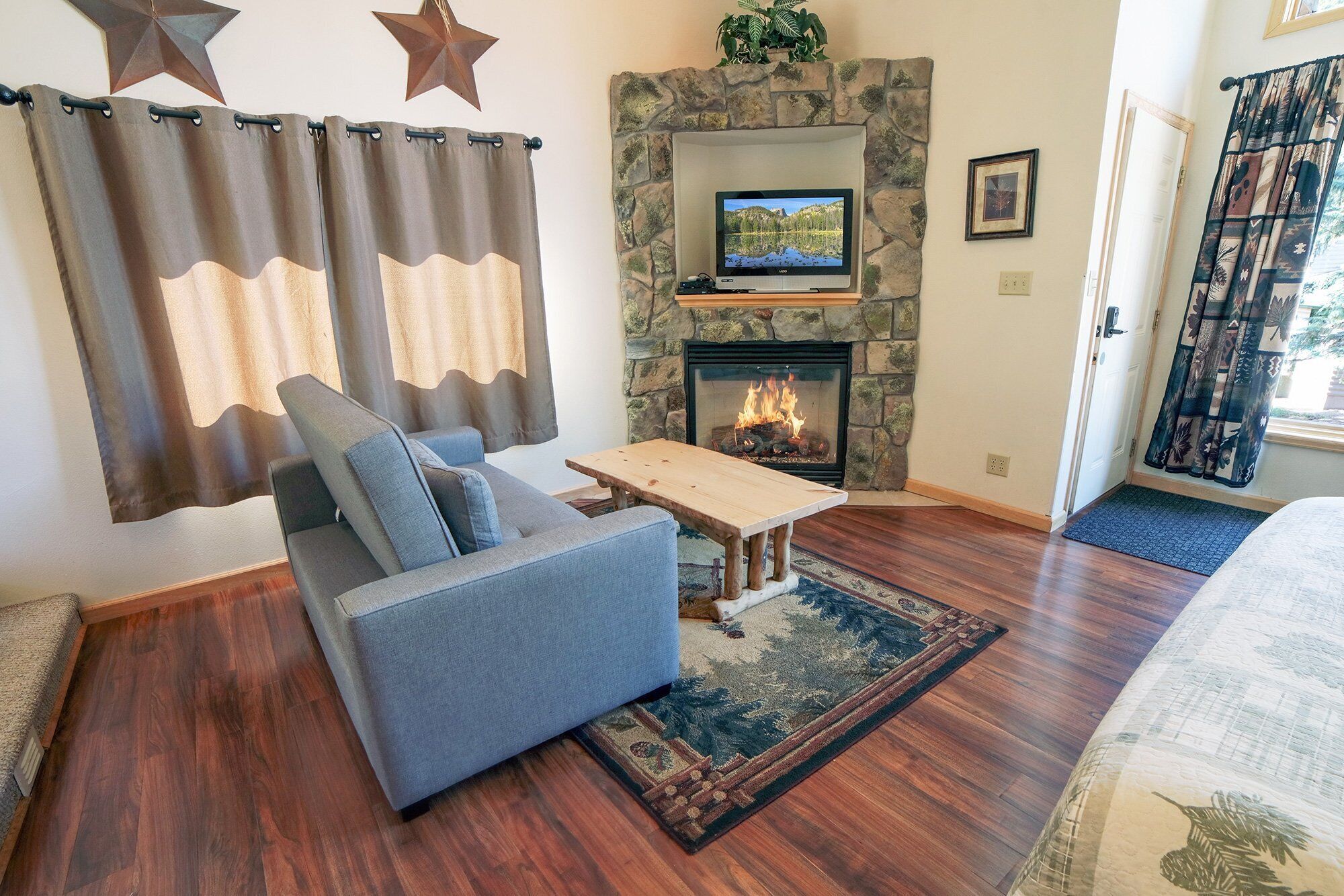 Deluxe Spa Suite, Jetted Tub For 2, Fireplace - Estes Park, CO