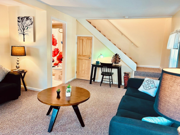 2-bedroom Apartment Just A Short Walk From The Saint Lawrence River.\n - 克萊頓