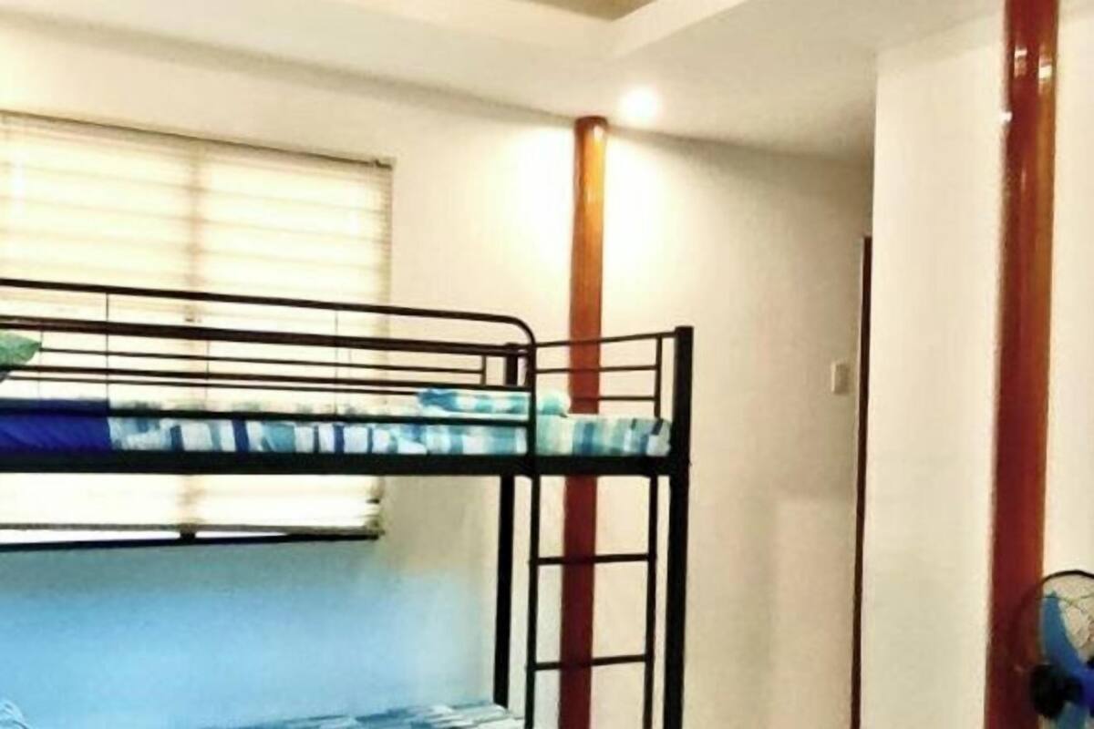 Escrivaninha, Wi-Fi de cortesia, roupa de cama