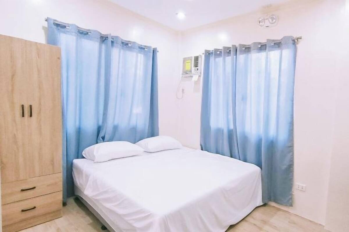 Escrivaninha, Wi-Fi de cortesia, roupa de cama