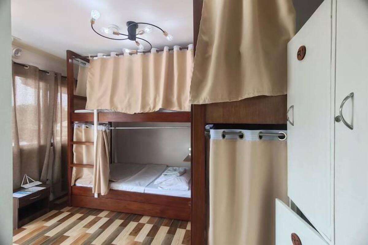 Escrivaninha, Wi-Fi de cortesia, roupa de cama