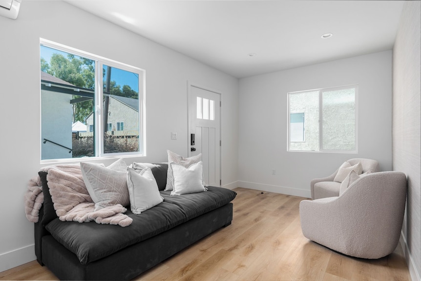 New Luxurious 1br/1ba! Perfect Solo/couple Getaway - Santa Ana, CA