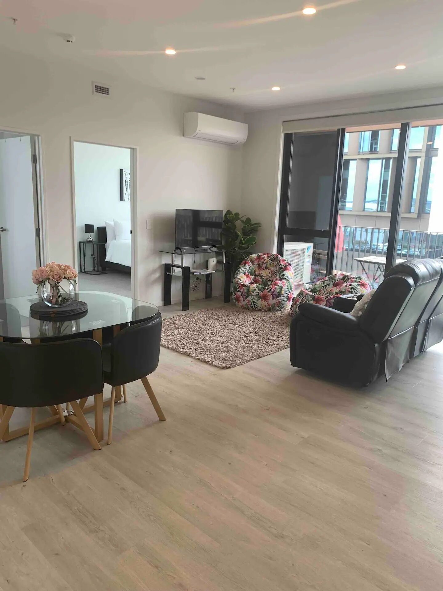 2 Bedroom Luxury Apartment Plus Underground Parking In Christchurch Cbd - Christchurch, New Zealand