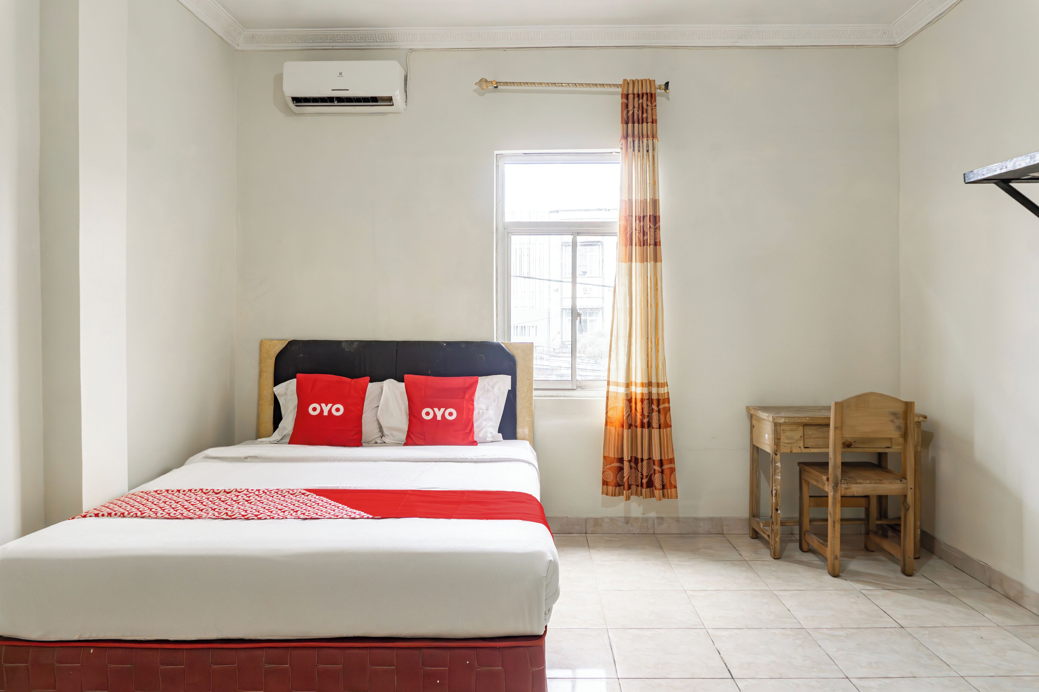 Quarto Duplo Deluxe | Roupa de alta qualidade, Wi-fi grátis, roupa de cama fornecida 