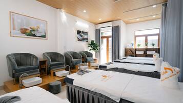 Banheira de hidromassagem interior