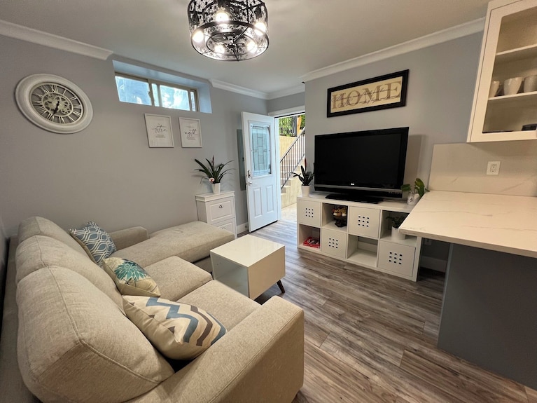 4 Bdrm Contemporary City Oasis Near Pne - Burnaby