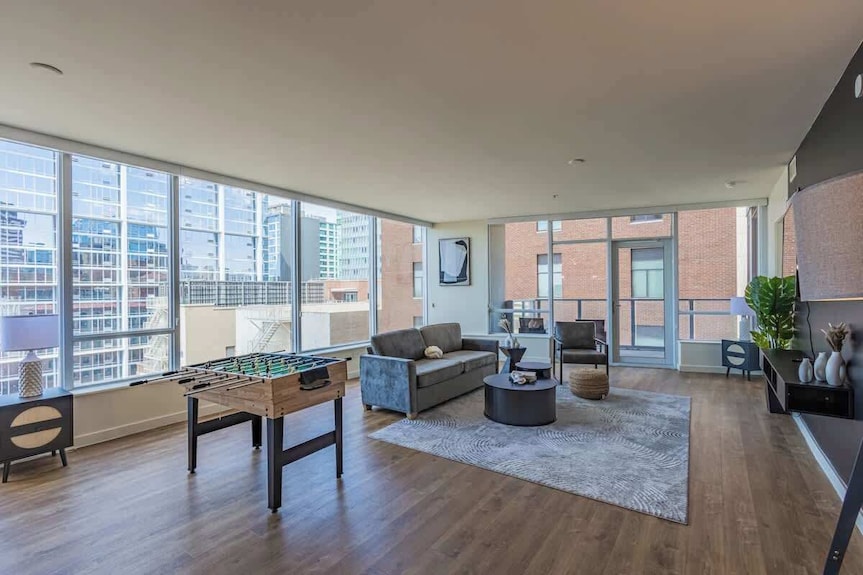 Near Asu Campus | Balcony, Pool, Gym, W/d, Parking - Phoenix, AZ