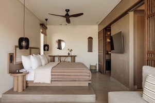 Suite-Estúdio Júnior, piscina privativa | Minibar, Wi-fi grátis, roupa de cama fornecida 