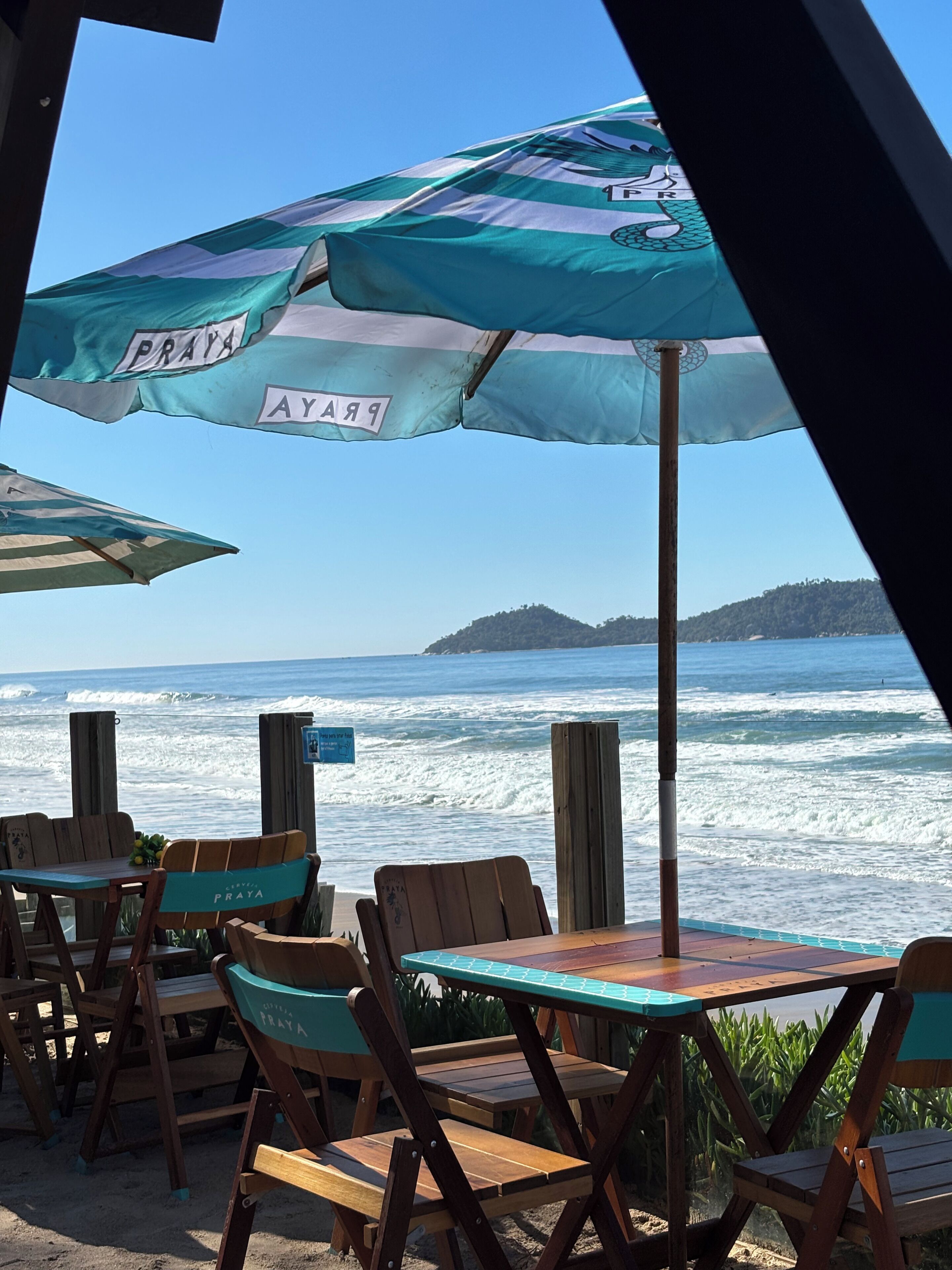 Vista para praia/oceano