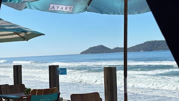 Vista para praia/oceano