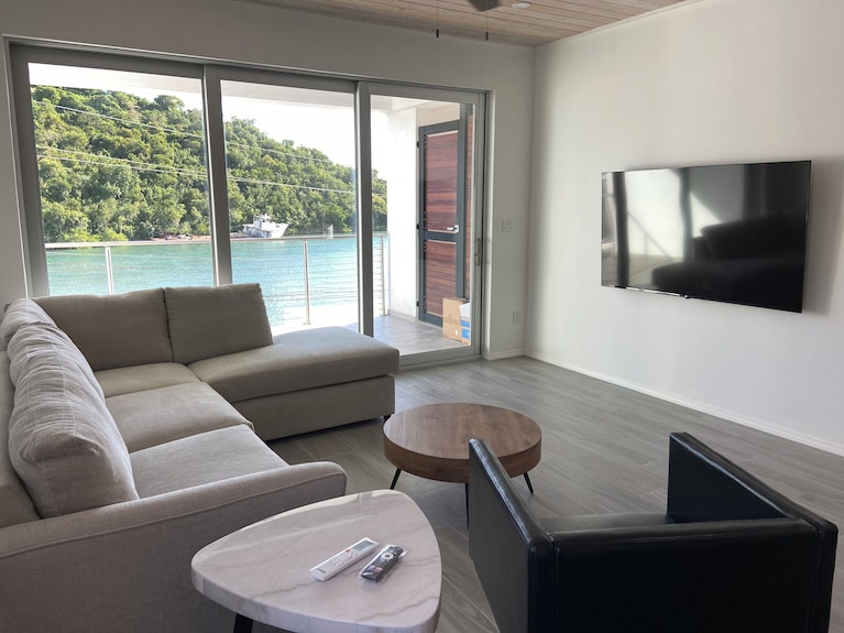 Waterfront - Edgewater Grand-2bd, 2ba, Sleeps 4,\n10 Mins. Walking Into Town - セント・ジョン島