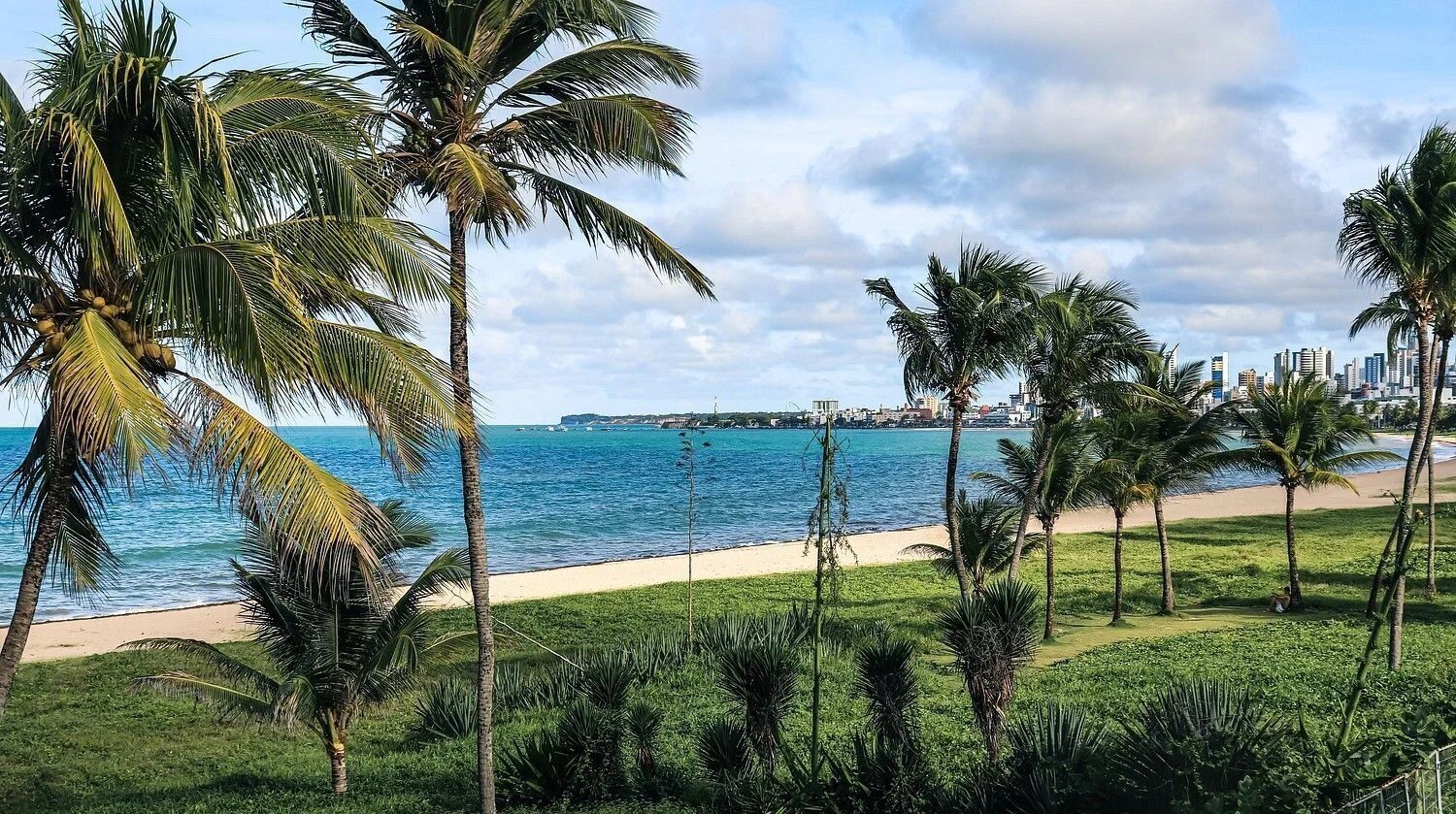 Na praia, areia branca 