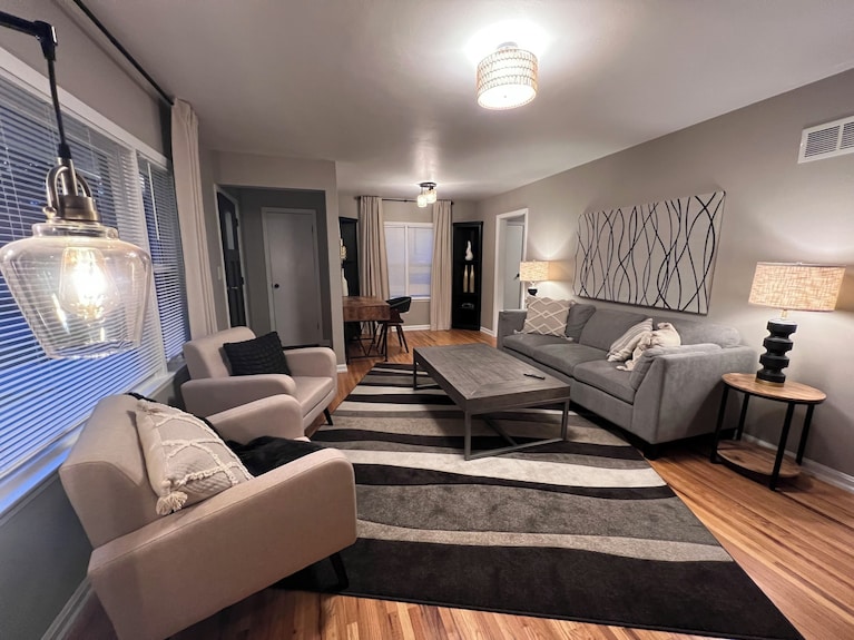 Mid-century Modern 2-bedroom Home Near Mckennan Park, Hospitals And Universities - Sioux Falls, SD