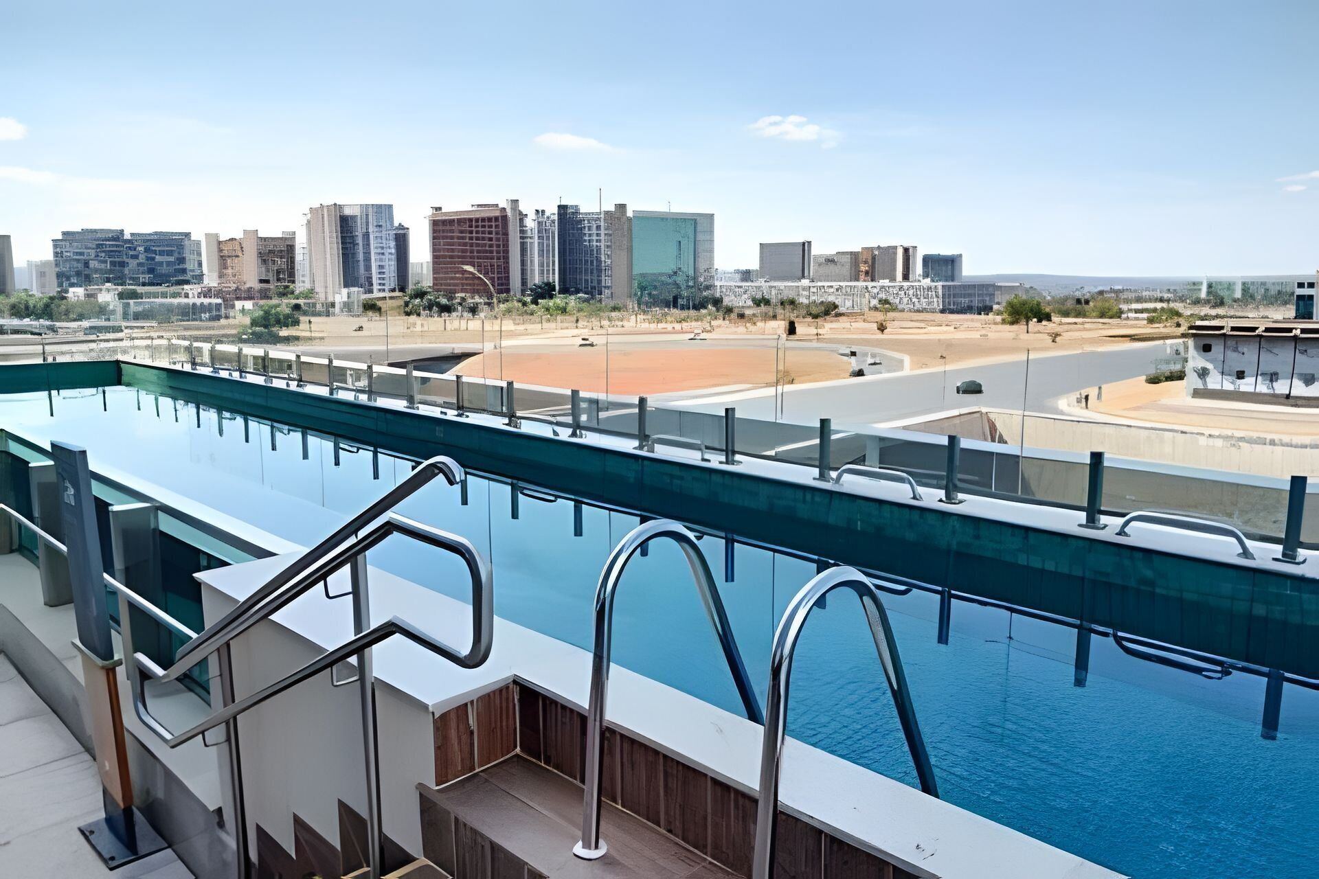 Apartamento Básico | Piscina | Piscina exterior 