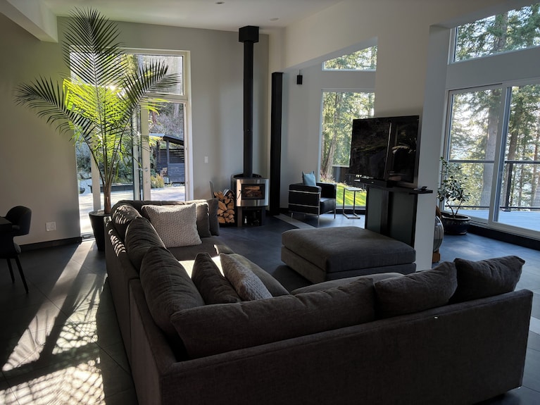 The Bluewater Retreat On Bowen Island With Private Beach Access And Ocean Views - Bowen Island