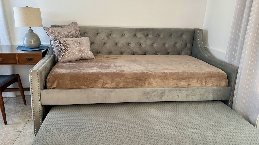 Charming Guesthouse With Private Backyard Just 3 Doors Down From New Orleans. - Louisiana