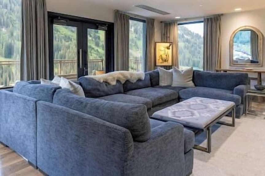 Elegant Mountain Retreat With Stunning Views | Heated Pool And Prime Ski Access - Snowbird, UT