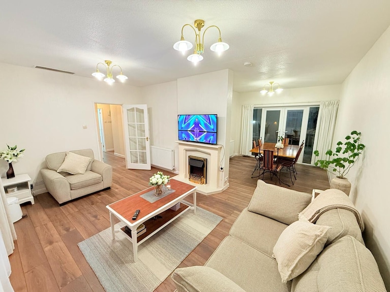 Happy Day In Coventry Next To The University Of Warwick - Coventry