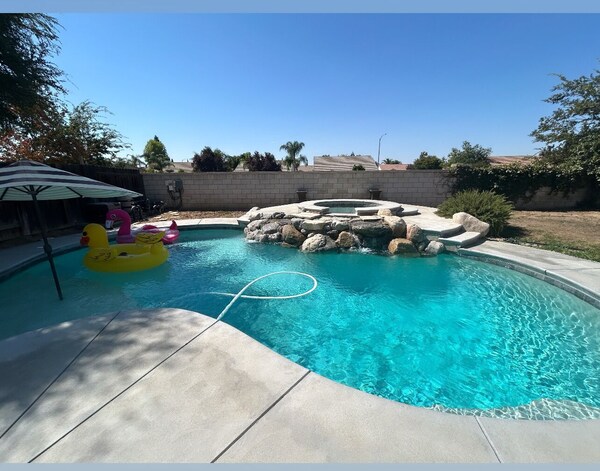 Charming 3-bedroom House In Lovely Bakersfield With Ac, Wifi - Bakersfield, CA